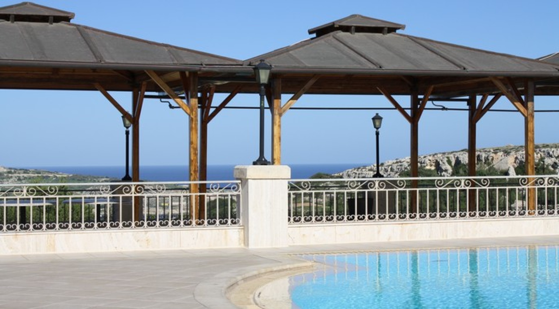 2 bedroom Cosy Country Cottage with surrounding Gardens and Shared Pool ...