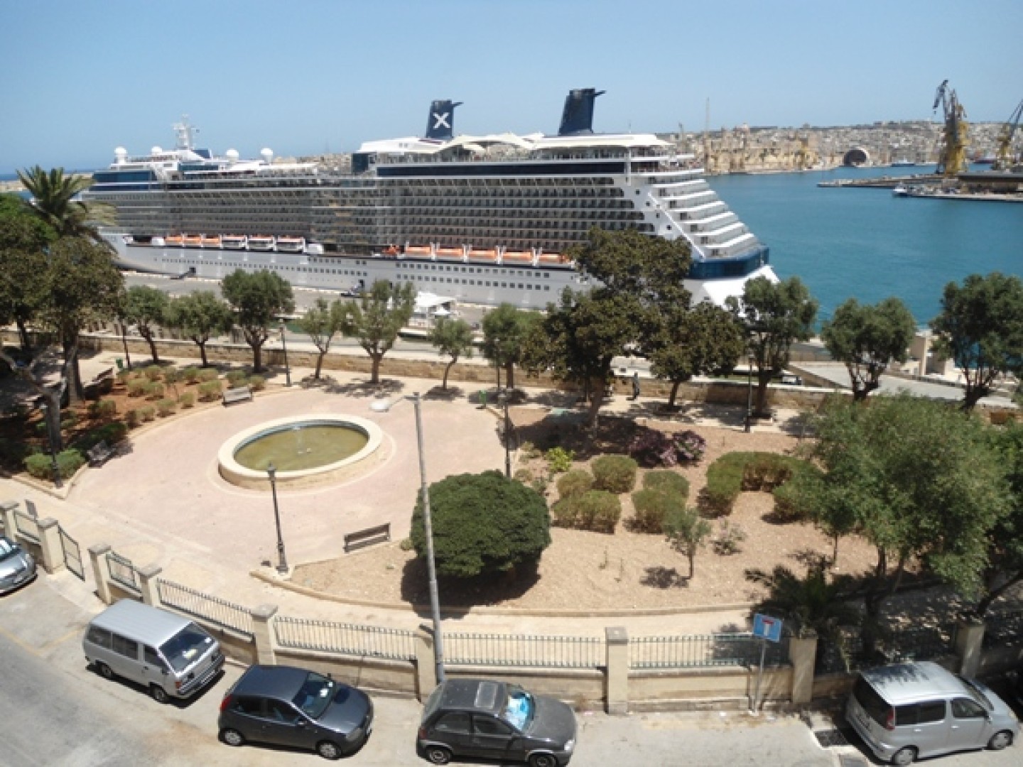 Modern 2 Bedroom Apartment with Fantasic Views of The Grand Harbour and ...