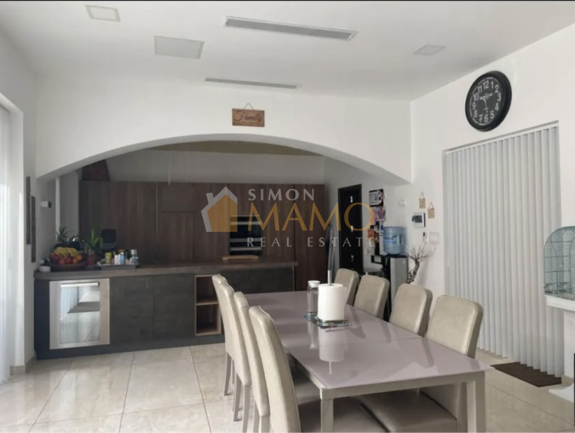 Large townhouse in Ghaxaq with pool & 3 car garage for sale | Simon ...